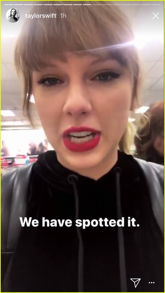 Taylor Swift Surprises Fans While Buying 'Reputation' in Target - Watch ...