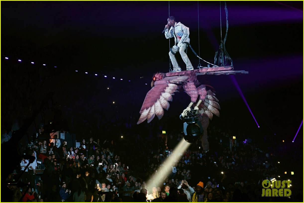 Travis Scott Performs 'Butterfly Effect' on a Giant Bird at MTV EMAs ...