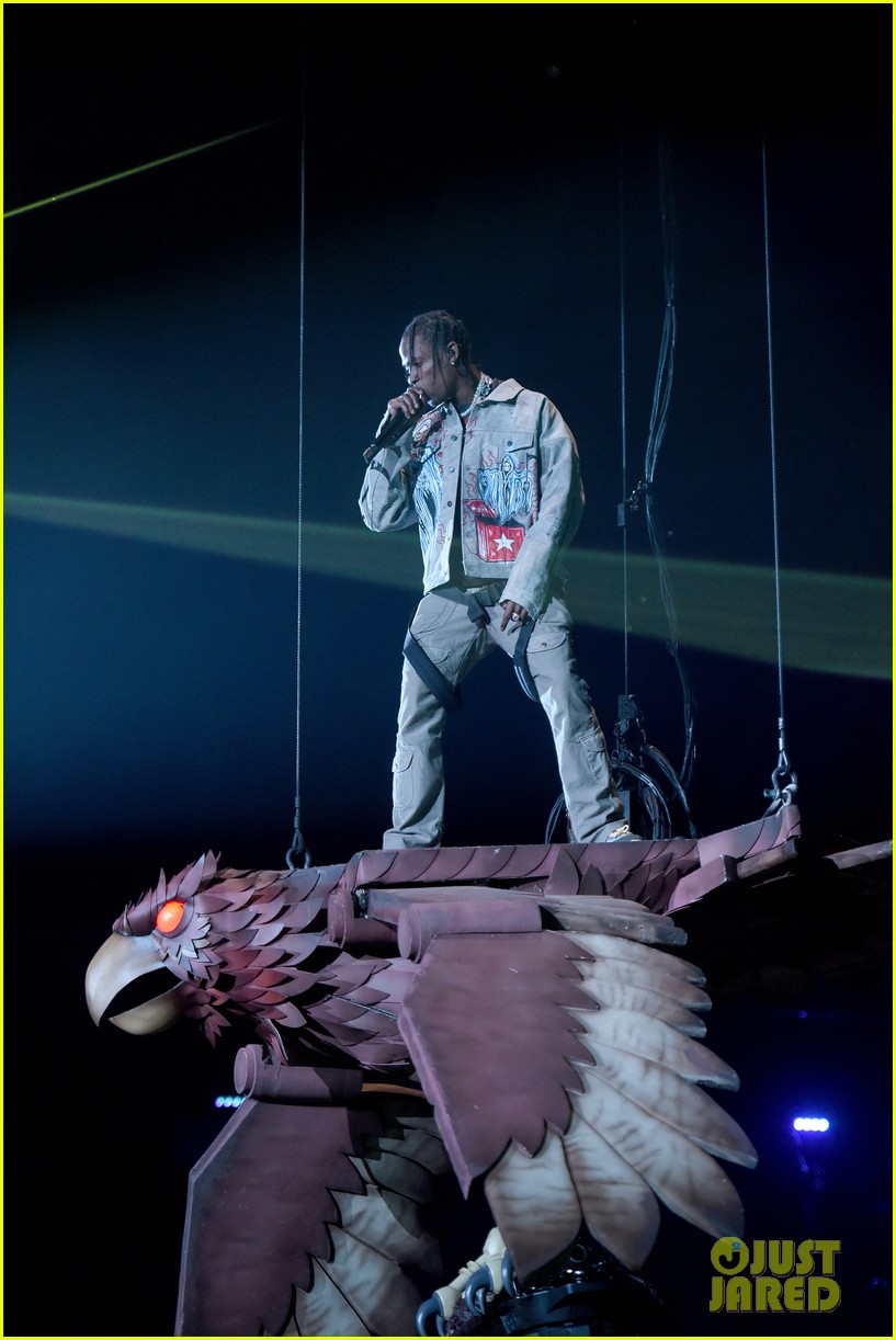 Travis Scott Performs 'Butterfly Effect' on a Giant Bird at MTV EMAs ...