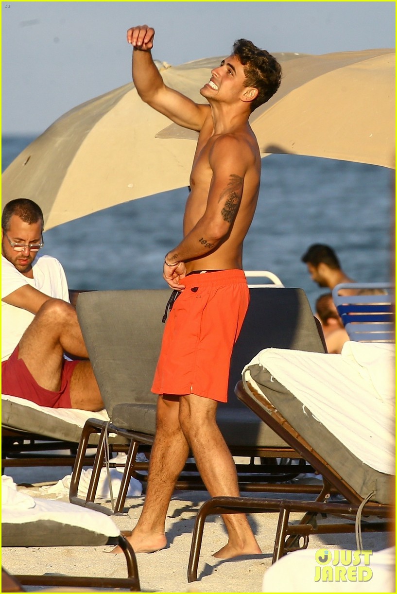 Photo: cameron dallas goes shirtless on nye 20 | Photo 4006136 | Just Jared