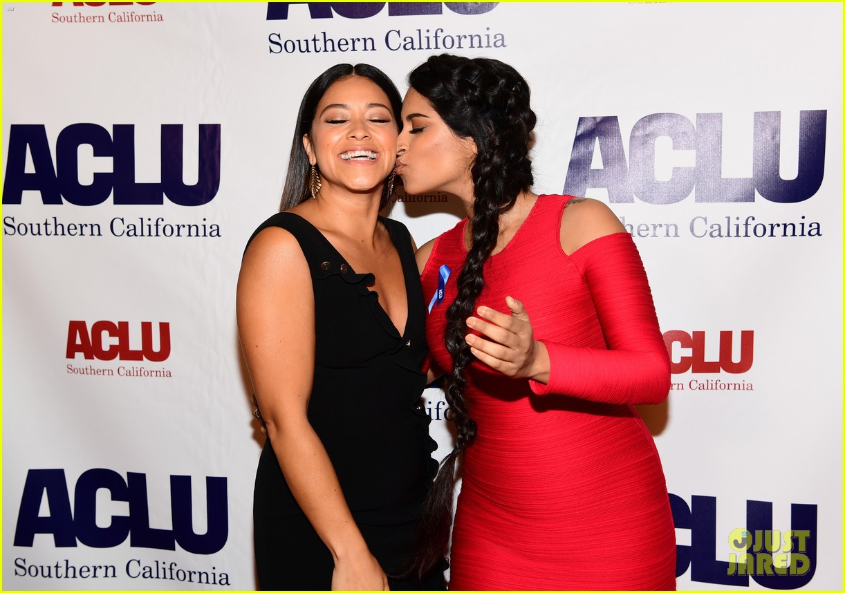 Viola Davis, Gina Rodriguez & More Help Honor Colin Kaepernick at ACLU ...