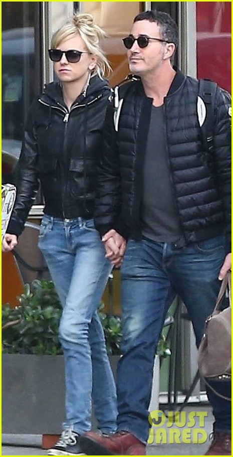 Anna Faris & Boyfriend Michael Barrett Spend the Afternoon Shopping ...