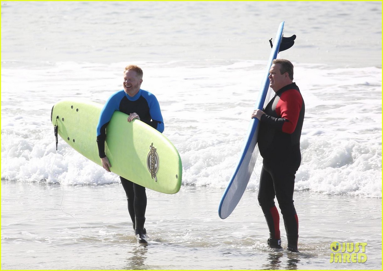 Jesse Tyler Ferguson & Eric Stonestreet Go Surfing While Filming ...