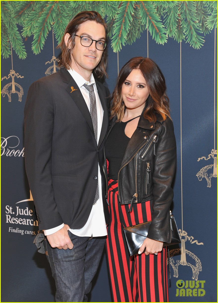 Jennifer Morrison, Jaime King, & Camilla Belle Get Festive at Brooks ...