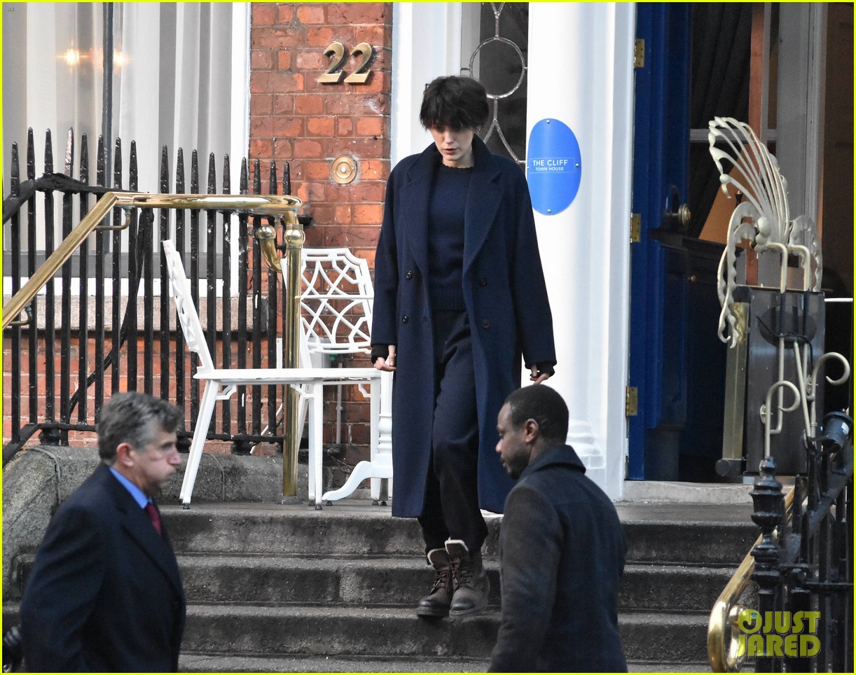 Blake Lively Looks So Different in Short, Dark Haired Wig on Set ...