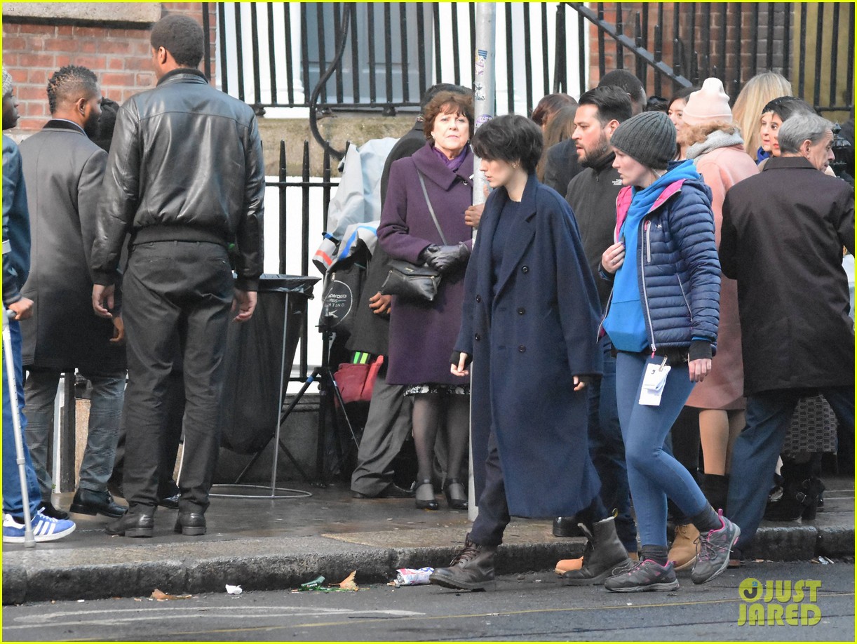 Blake Lively Looks So Different in Short, Dark Haired Wig on Set ...