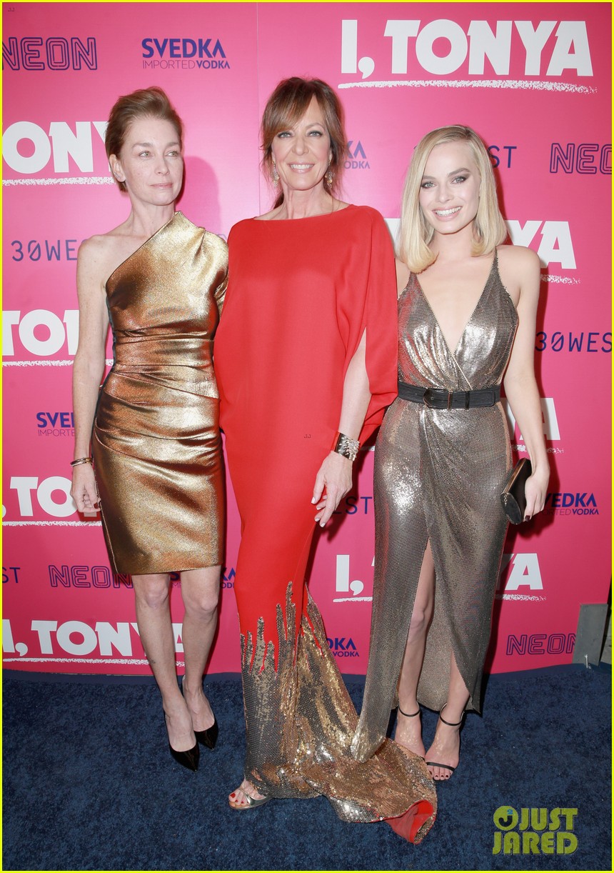 Margot Robbie Joins the Real Tonya Harding at 'I, Tonya' L.A. Premiere ...