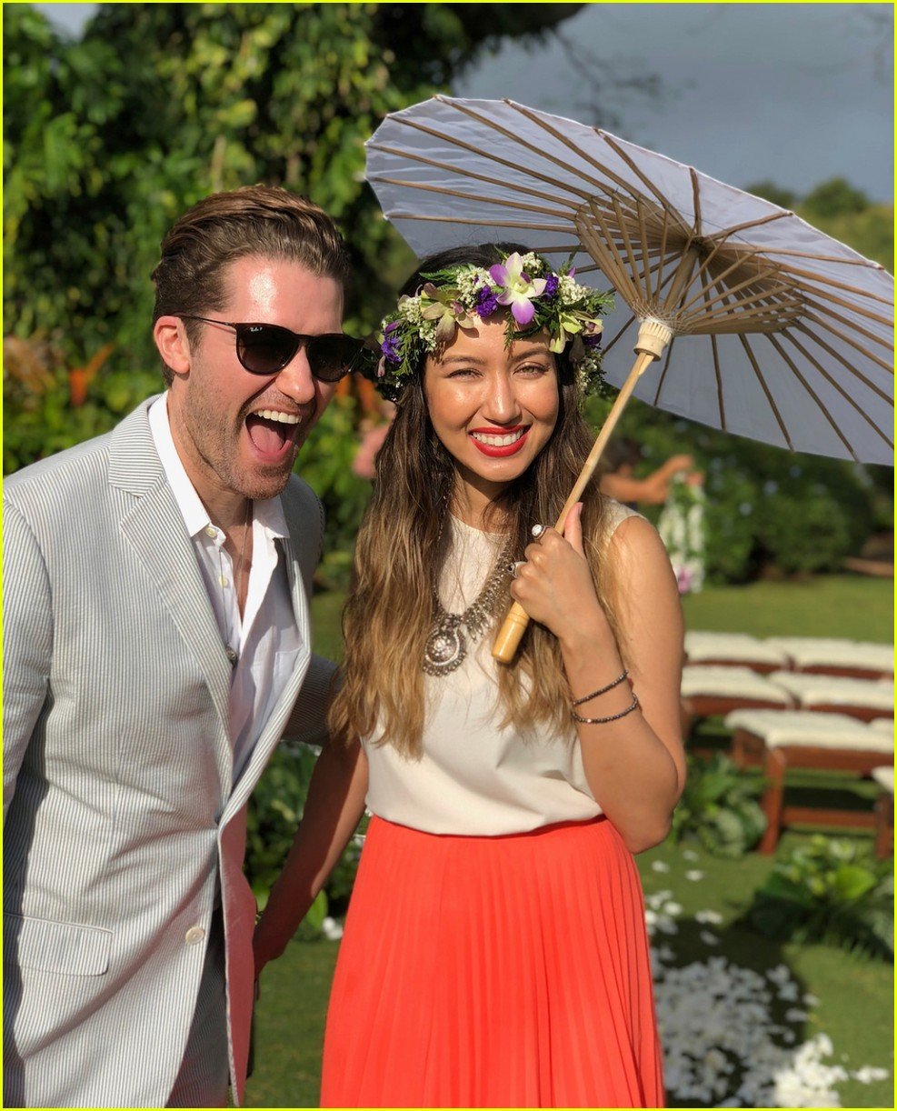 Matthew Morrison & Wife Renee Enjoy a Trip to Hawaii with Son Revel ...