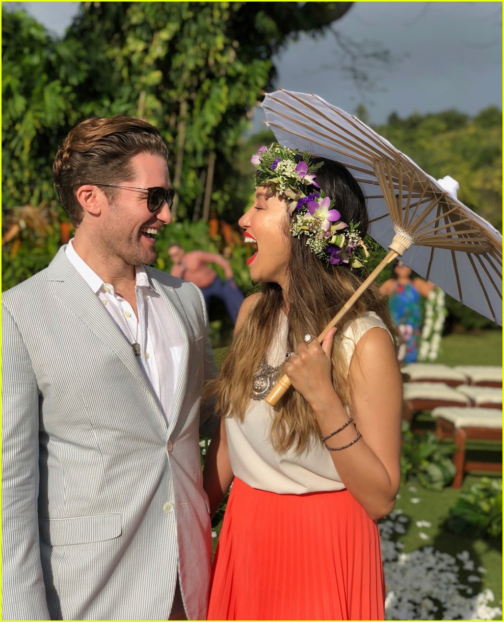 Matthew Morrison & Wife Renee Enjoy a Trip to Hawaii with Son Revel ...