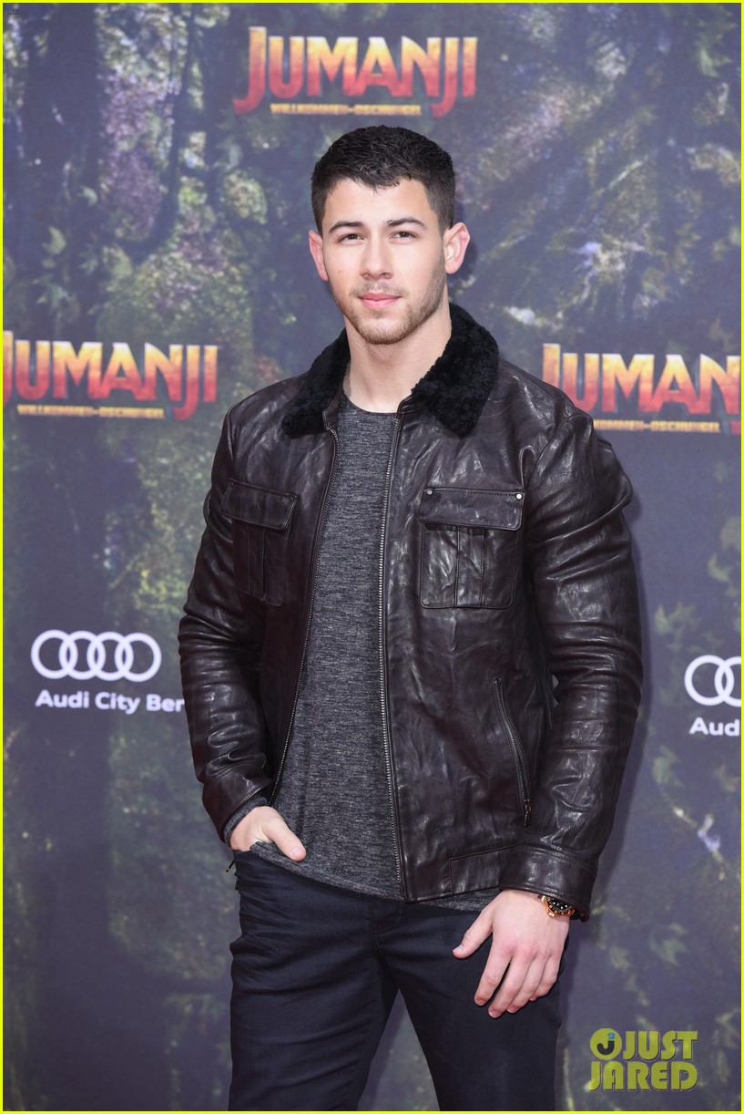 Nick Jonas, Dwayne Johnson & Kevin Hart Continue 'Jumanji' Press Tour ...