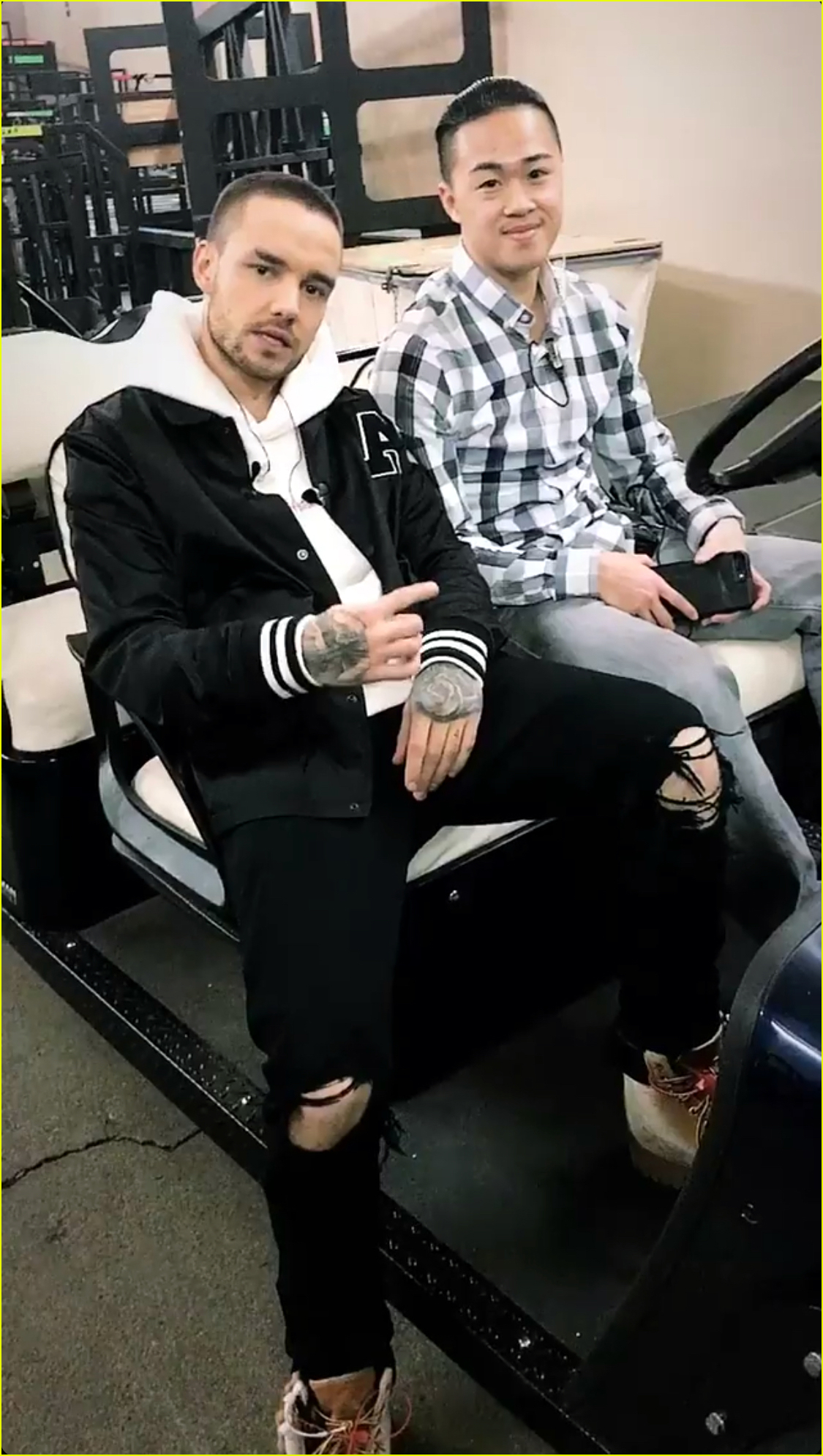 Liam Payne Flashes Six-Pack in Shirtless Selfie from Bed!: Photo 4001596 | Shirtless Pictures ...