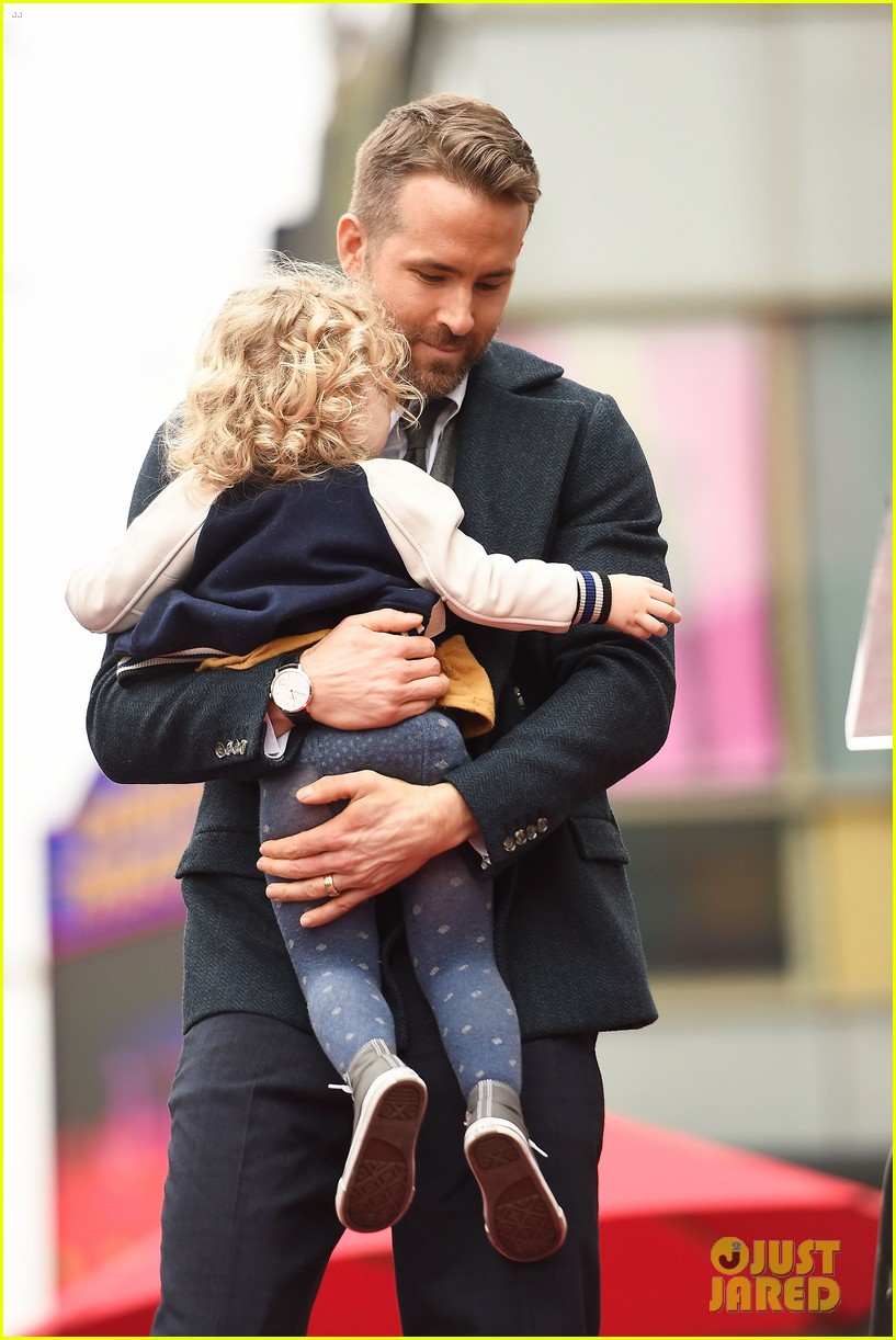 Ryan Reynolds Shares Christmas Convo with Daughter James: Photo 4004700 ...