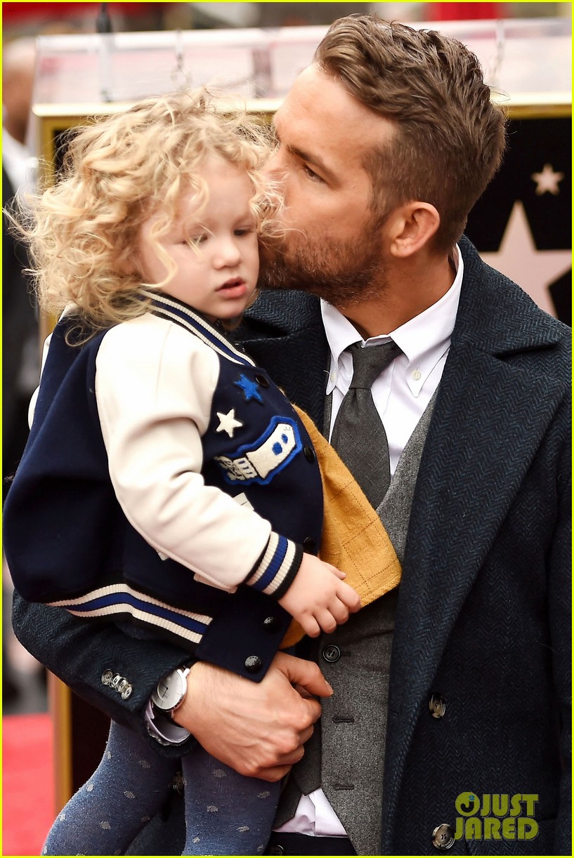 Ryan Reynolds Shares Christmas Convo with Daughter James: Photo 4004702 ...