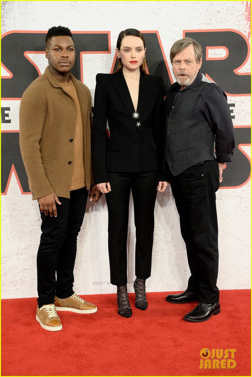 Daisy Ridley & 'Star Wars: The Last Jedi' Ladies Join Forces at London ...