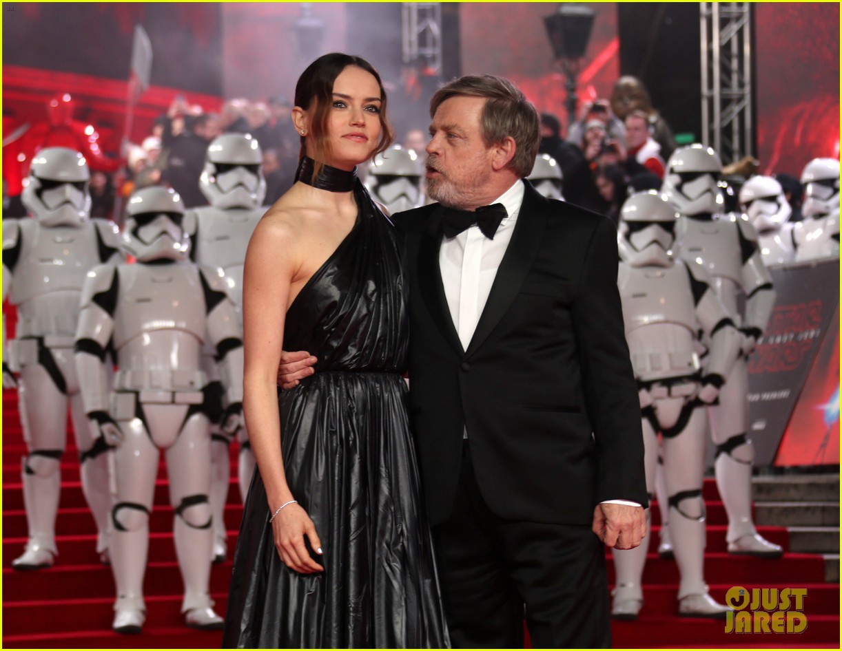 Daisy Ridley & Mark Hamill Premiere 'Star Wars: The Last Jedi' in ...