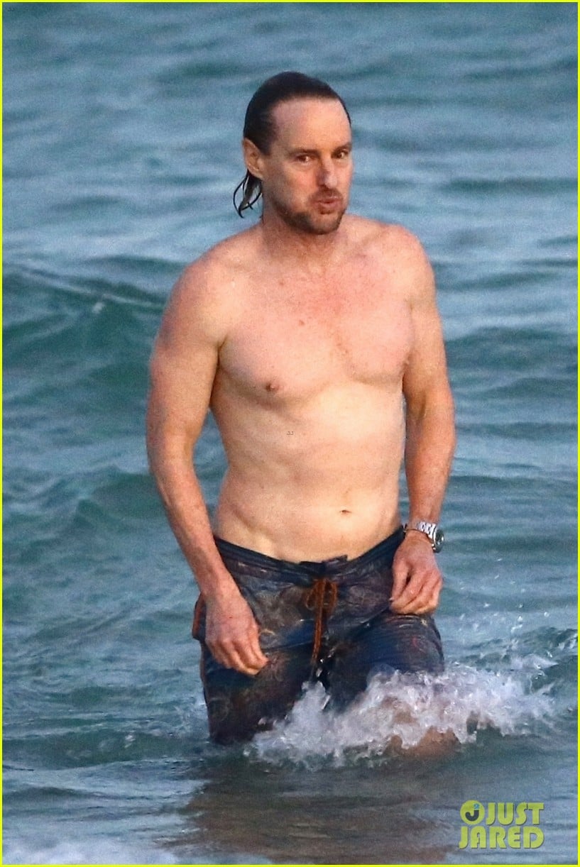 Owen Wilson Goes Shirtless on the Beach in Miami!: Photo 3999208 | Owen ...