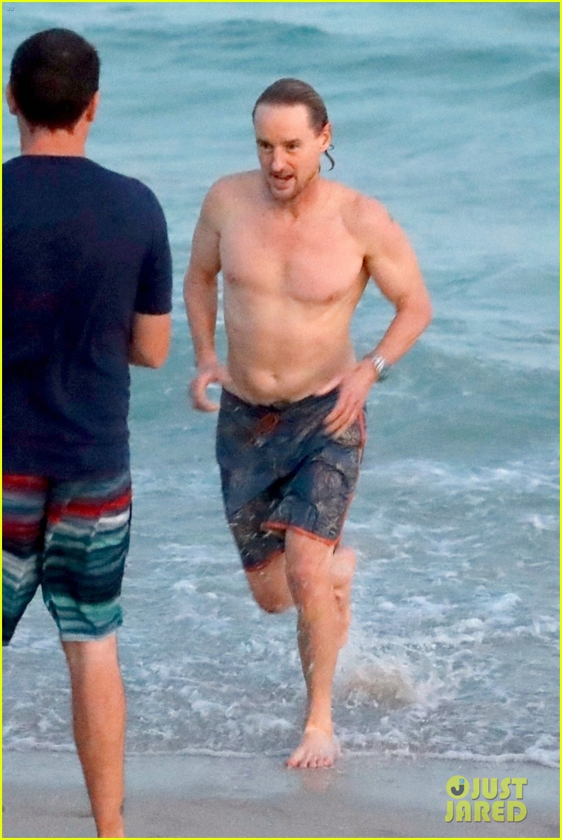 Owen Wilson Goes Shirtless on the Beach in Miami!: Photo 3999212 | Owen ...
