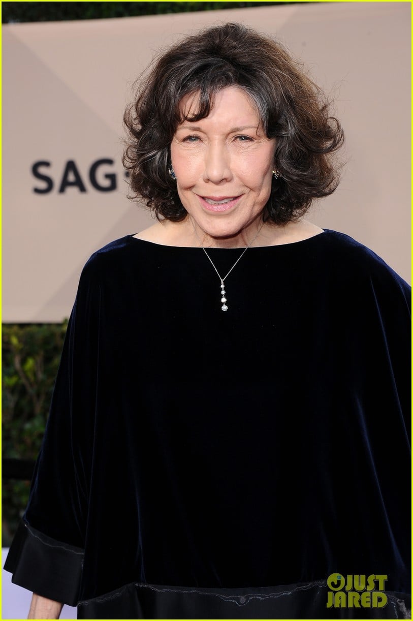 Connie Britton, Sarah Silverman & Maya Rudolph Get Glam for SAG Awards ...