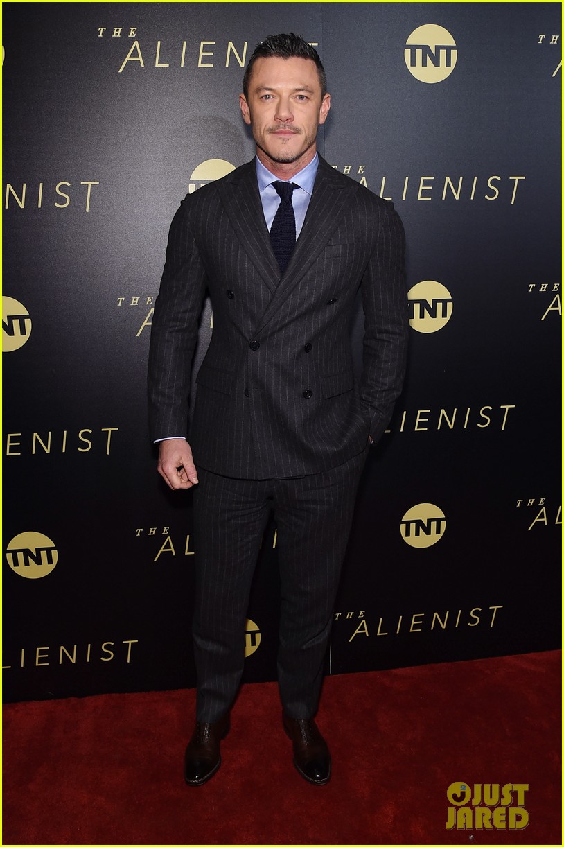 Luke Evans Joins Co-Stars Dakota Fanning & Daniel Bruhl at NYC Premiere ...