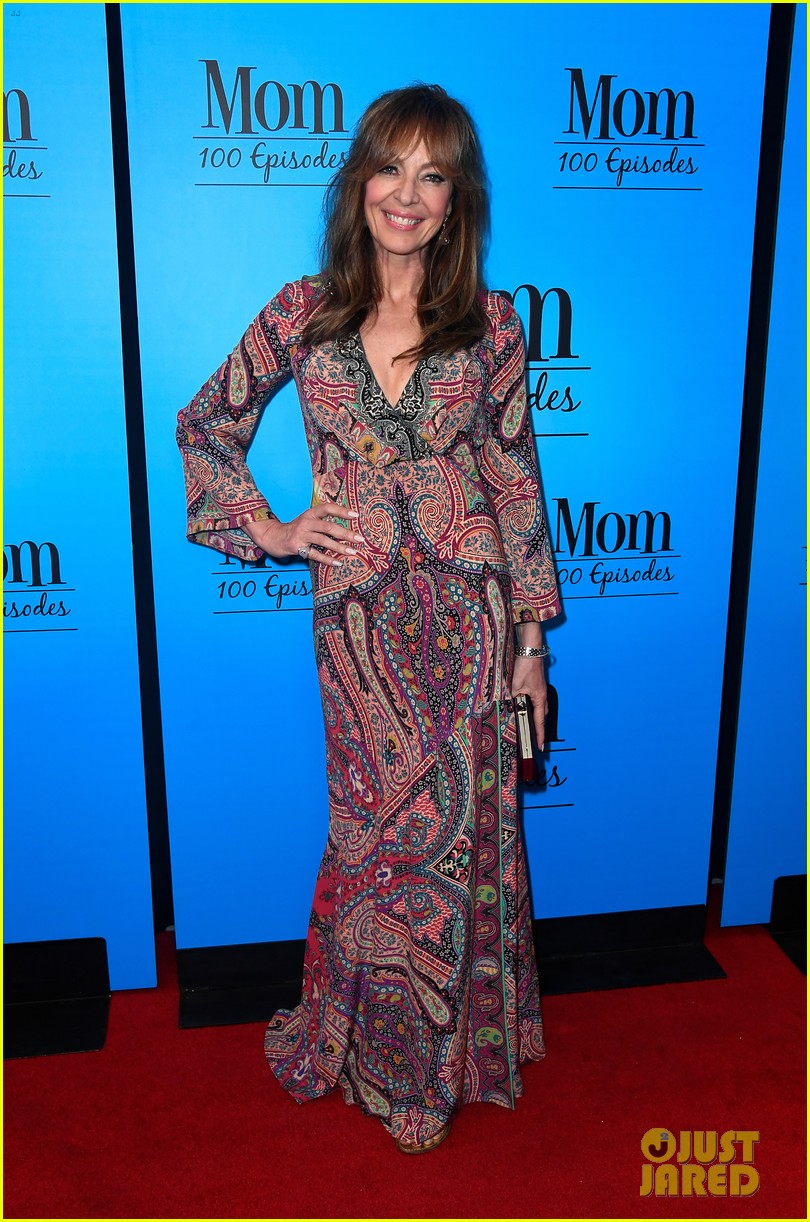 Anna Faris & Allison Janney Celebrate 100 Episodes of 'Mom'!: Photo ...
