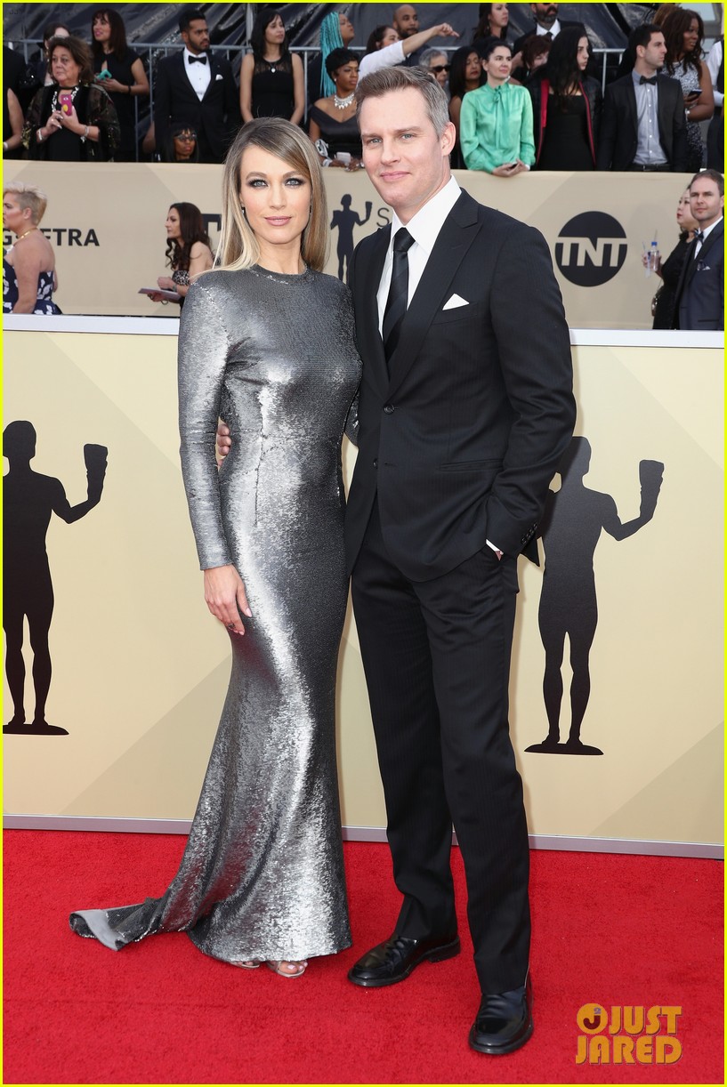 Allison Janney & Natalie Zea Hit Red Carpet in Look-Alike Looks at SAG ...