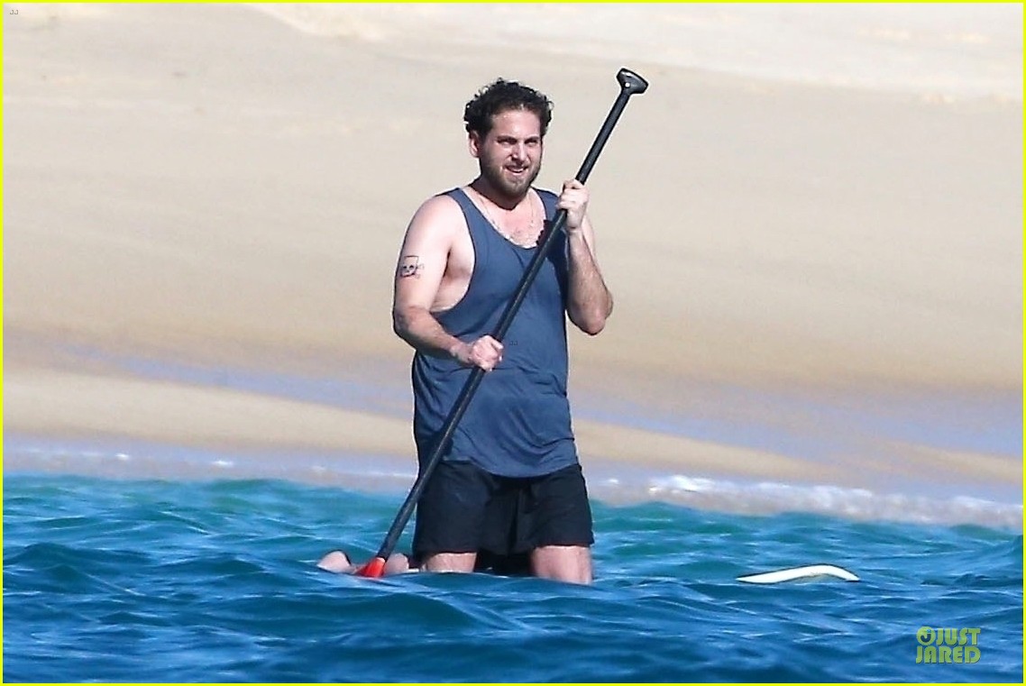 Jonah Hill Kisses His Girlfriend on the Beach in Cabo San Lucas: Photo ...