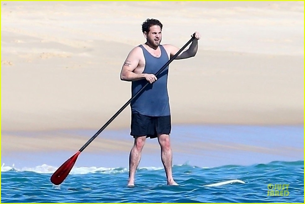 Jonah Hill Kisses His Girlfriend on the Beach in Cabo San Lucas: Photo ...
