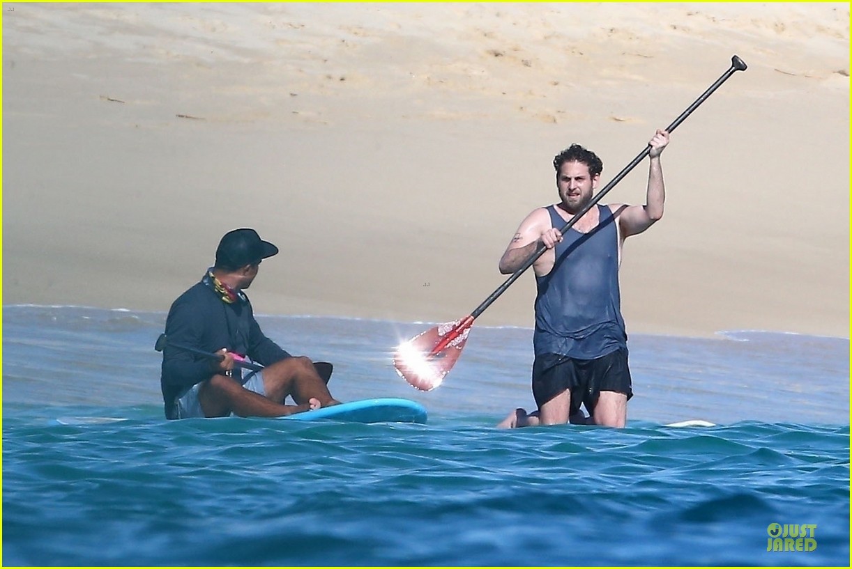 Jonah Hill Kisses His Girlfriend on the Beach in Cabo San Lucas: Photo ...