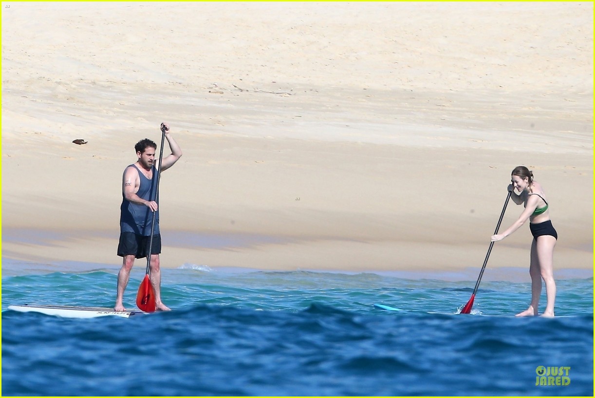 Jonah Hill Kisses His Girlfriend on the Beach in Cabo San Lucas: Photo ...