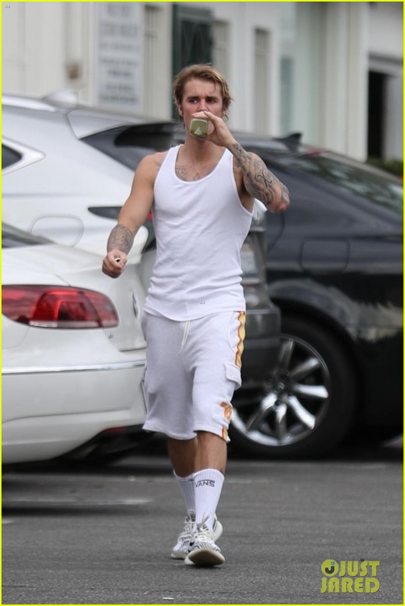 Justin Bieber Shows Off His Buff Body After Pilates Session With Selena ...