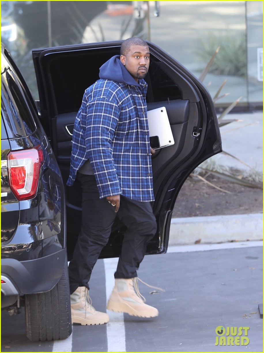 Kanye West Arrives at the Studio With a Smile!: Photo 4020165 | Kanye ...