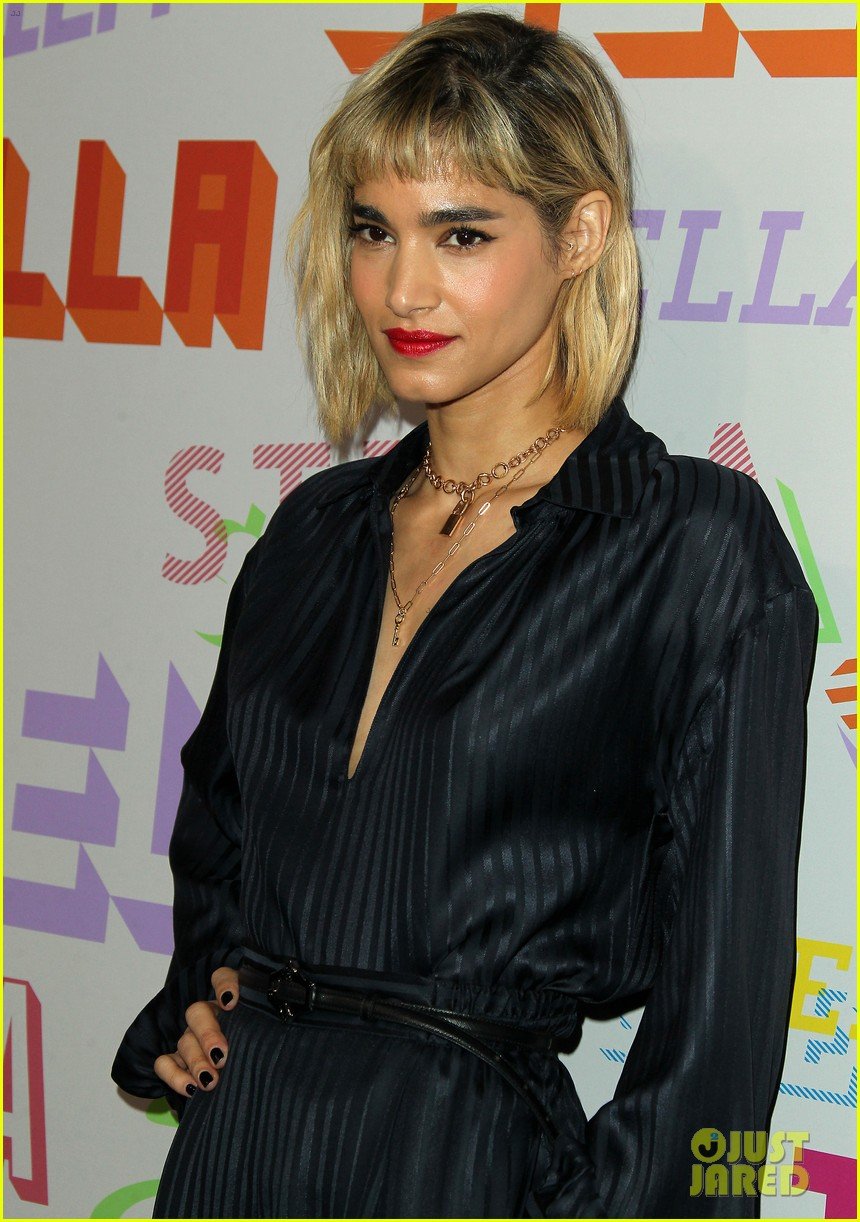 Miranda Kerr, Kate Hudson, Olivia Munn & More Step Out for Stella ...