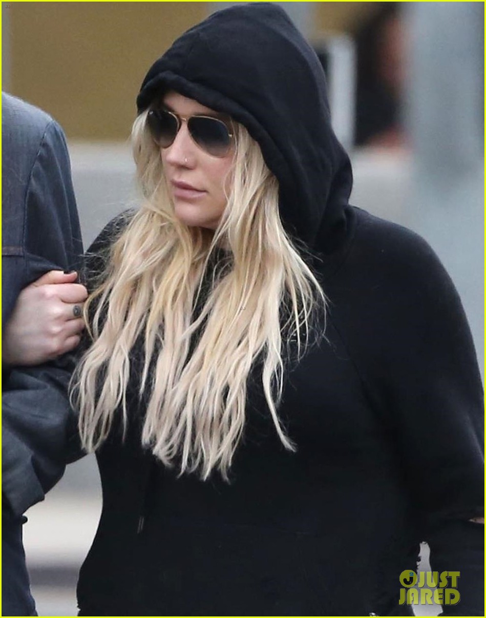 Kesha & Boyfriend Brad Ashenfelter Couple Up for Lunch in LA: Photo ...