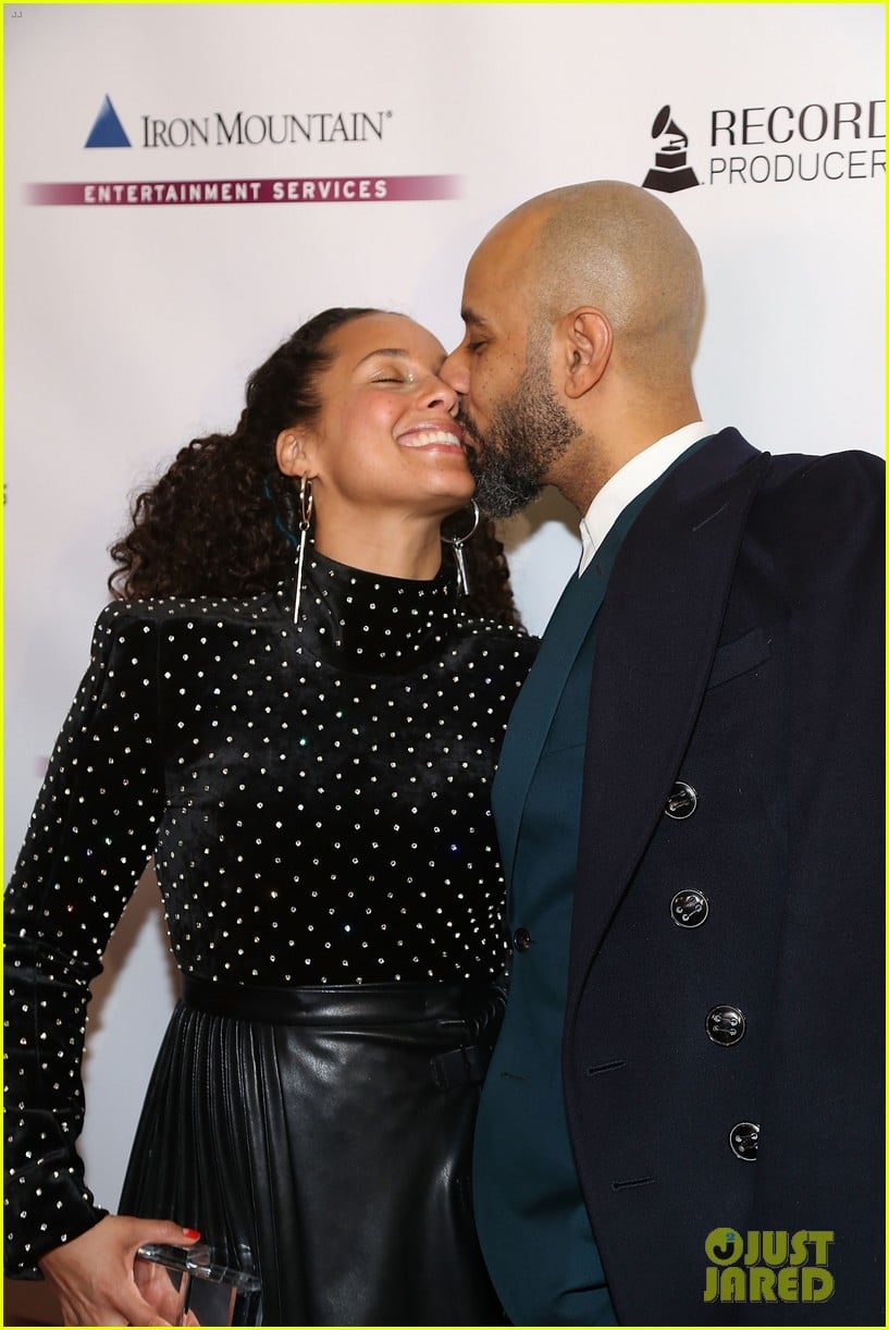 Alicia Keys & Swizz Beatz Share a Sweet Moment at Pre-Grammys Party ...