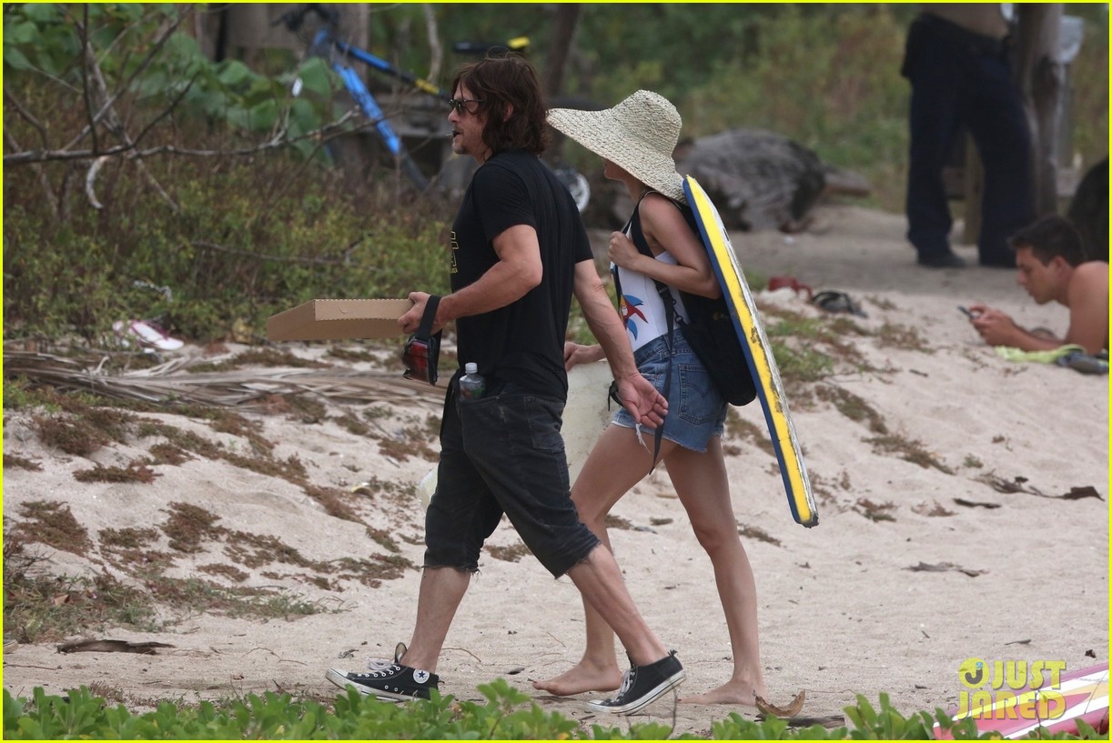 Diane Kruger & Norman Reedus Cuddle on the Beach in Costa Rica - See ...