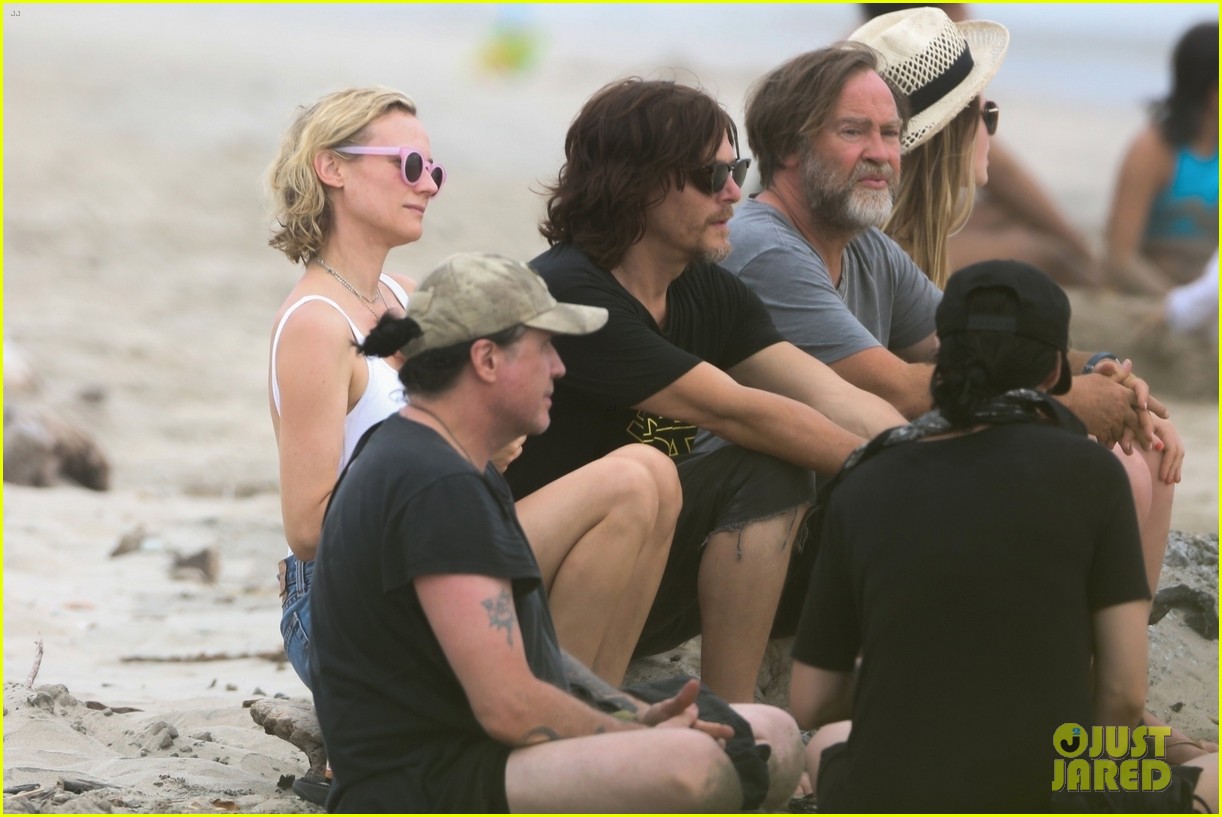 Diane Kruger & Norman Reedus Cuddle on the Beach in Costa Rica - See ...