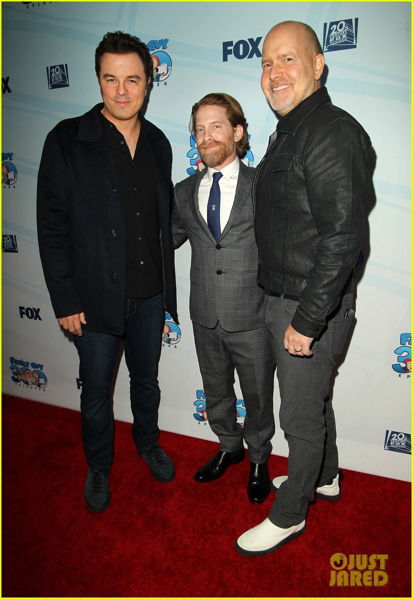 Mila Kunis Joins Seth MacFarlane & 'Family Guy' Cast at 300th Episode ...