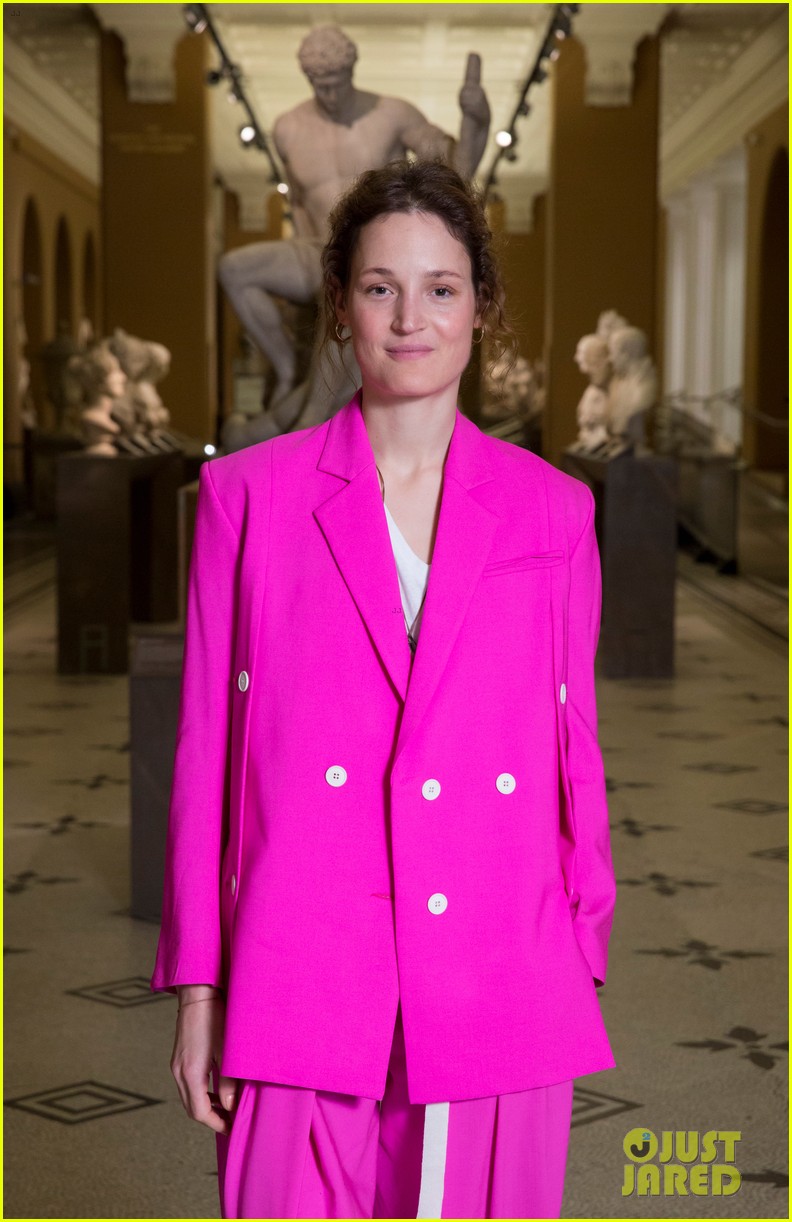 Daniel Day-Lewis & Vicky Krieps Screen 'Phantom Thread' in London ...