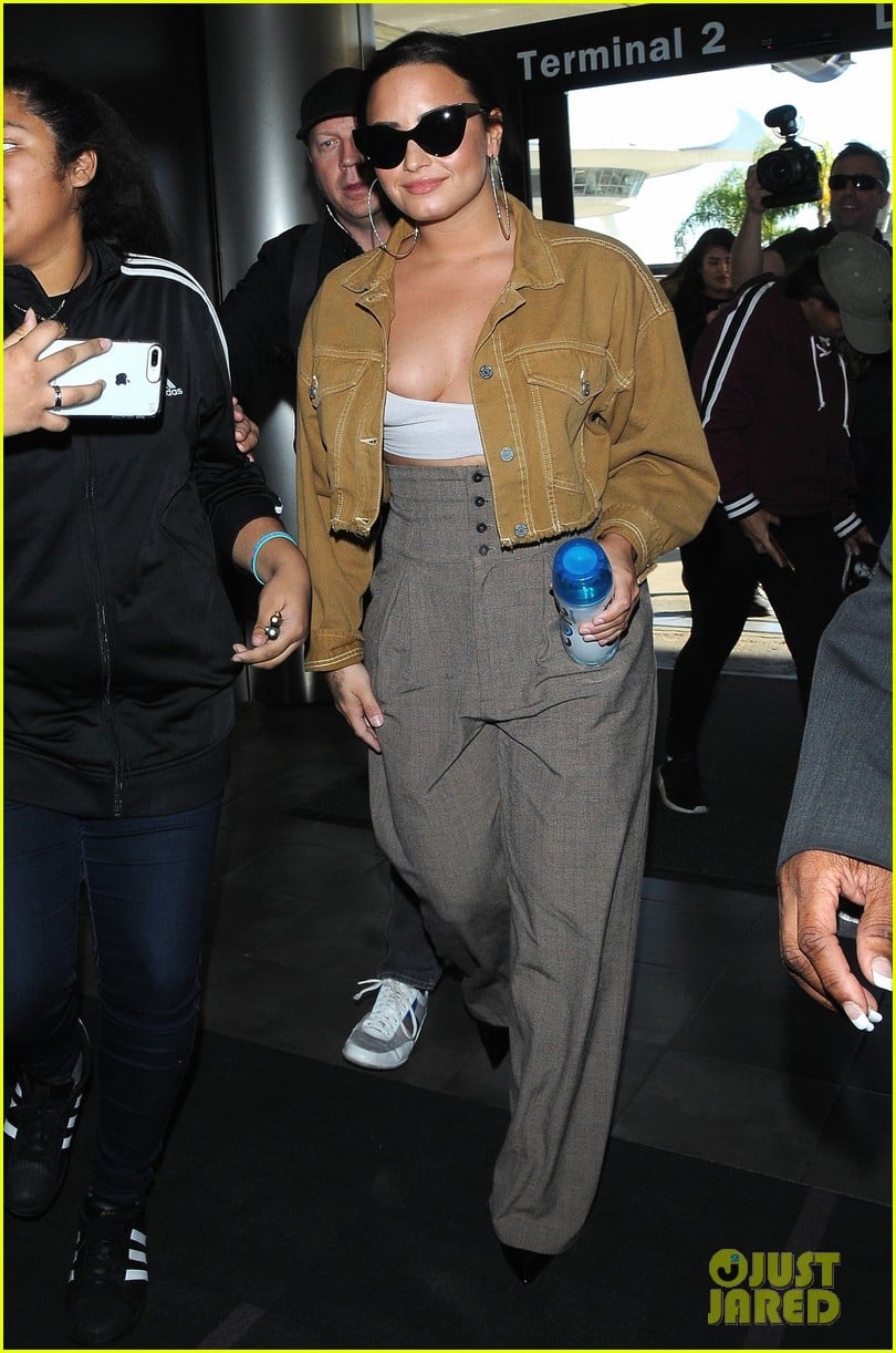 Demi Lovato Rocks Tiny Top While Catching Flight Out of LAX: Photo ...