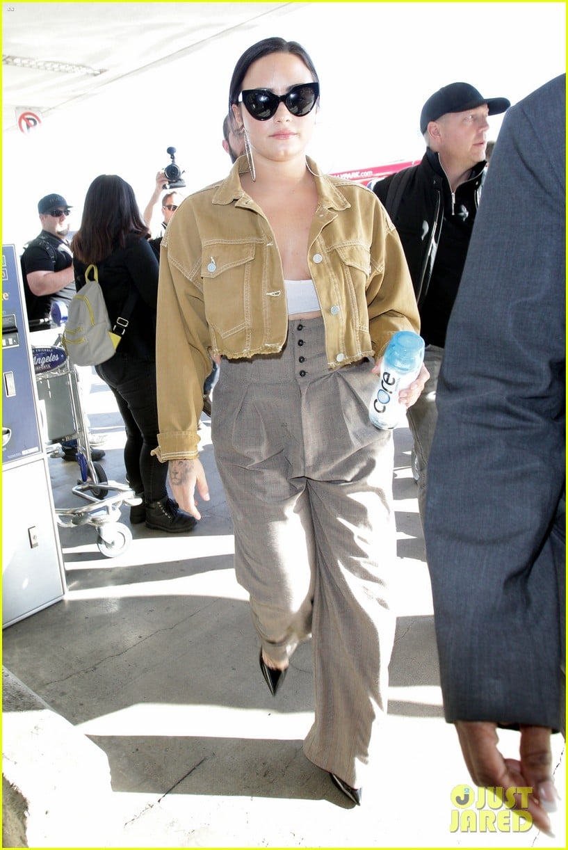 Demi Lovato Rocks Tiny Top While Catching Flight Out of LAX: Photo ...