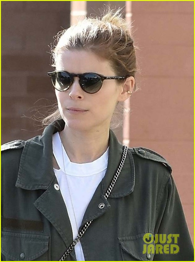 Kate Mara Goes Makeup-Free While Stepping Out for Lunch: Photo 4024947 ...