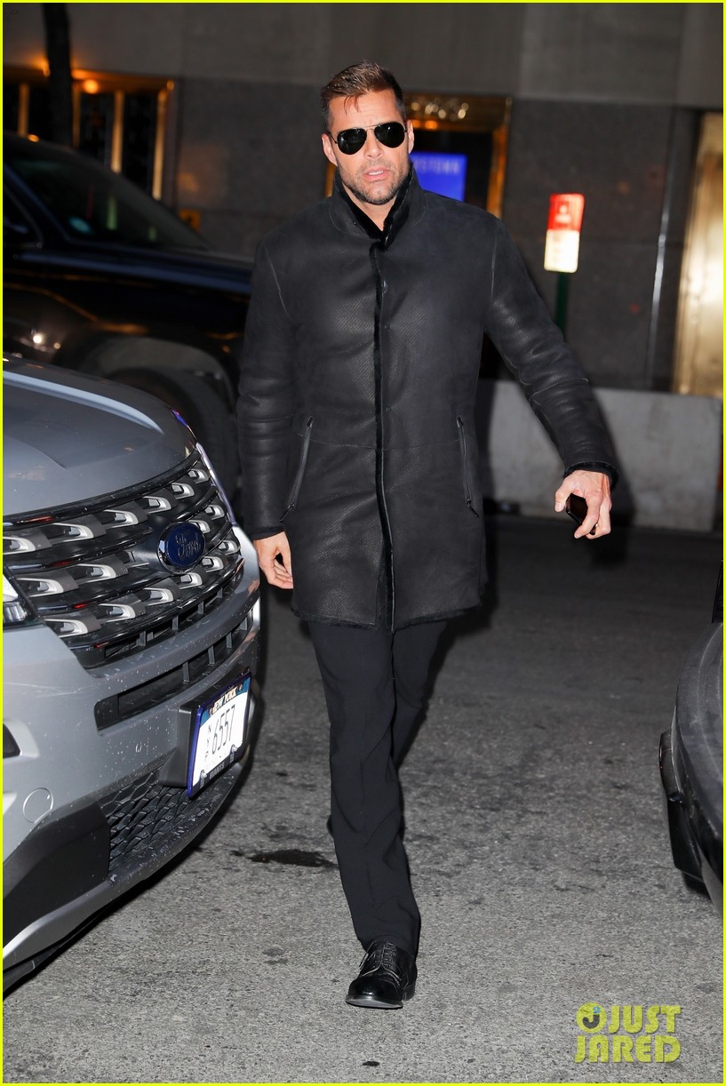 Ricky Martin Says He Cried When He First Saw Edgar Ramirez as Gianni ...