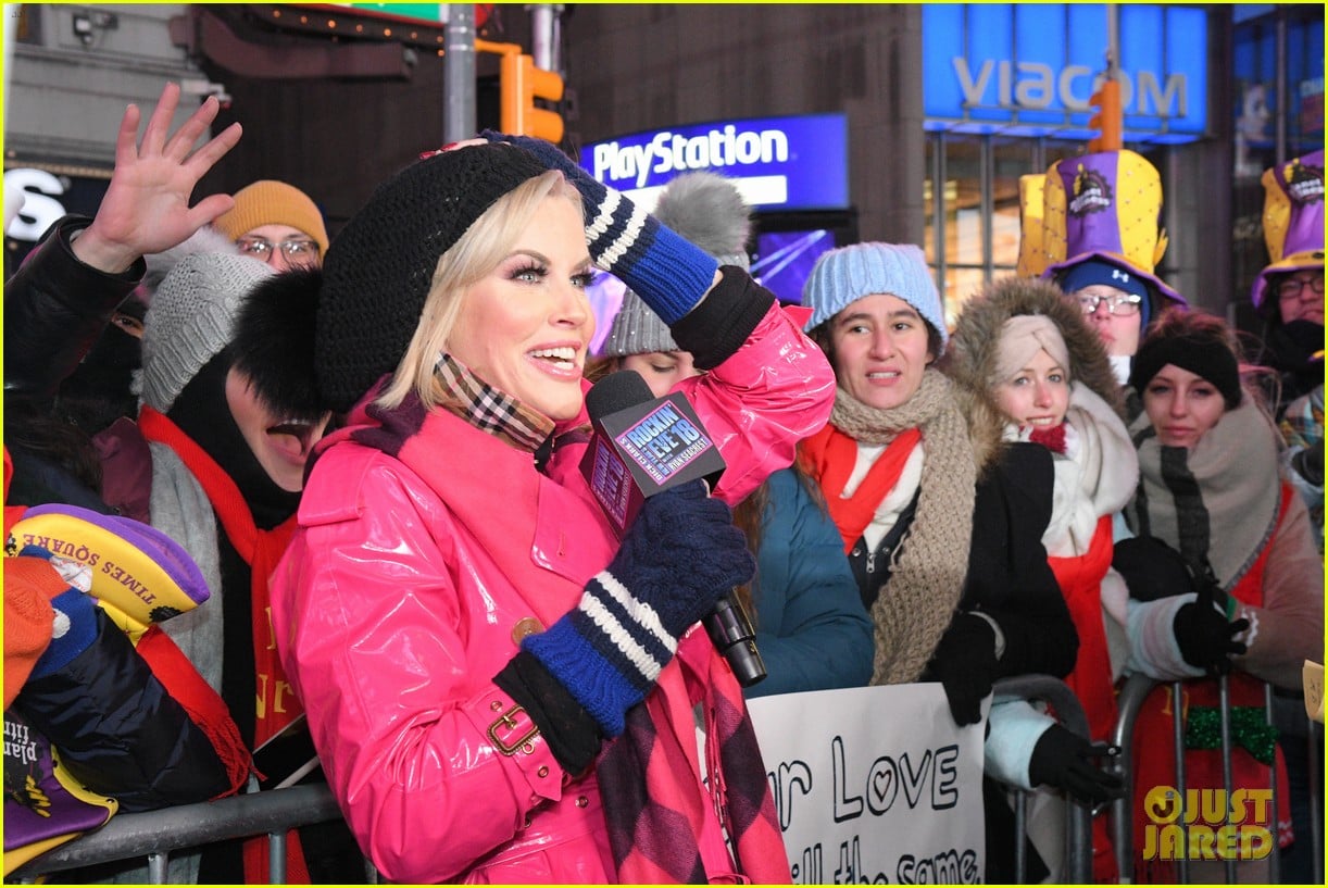 Jenny McCarthy Jokes About Plastic Surgery on New Year's Eve: Photo ...
