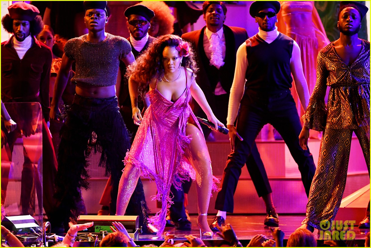 Photo Rihanna Wild Thoughts Dj Khaled Bryson Tiller Grammys 2018 18 photo-rihanna-wild-thoughts-dj-khaled-bryson-tiller-grammys-2018-18