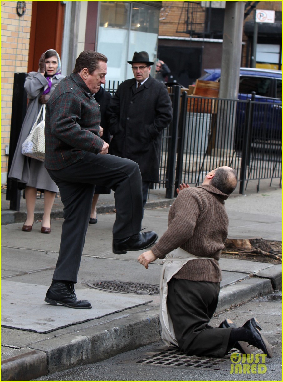 Robert De Niro Films Intense Fight Scene, Kicks a Man to the Ground for ...