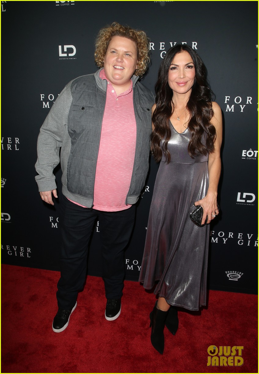 Jessica Rothe & Alex Roe Celebrate 'Forever My Girl' at WeHo Premiere ...