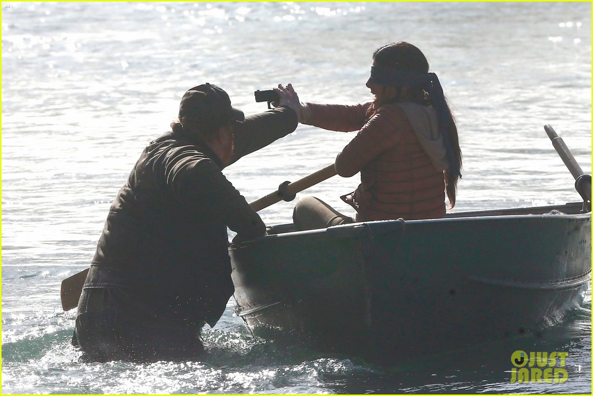 Full Sized Photo of sandra bullock bird box shooting 03 | Photo 4024838 ...