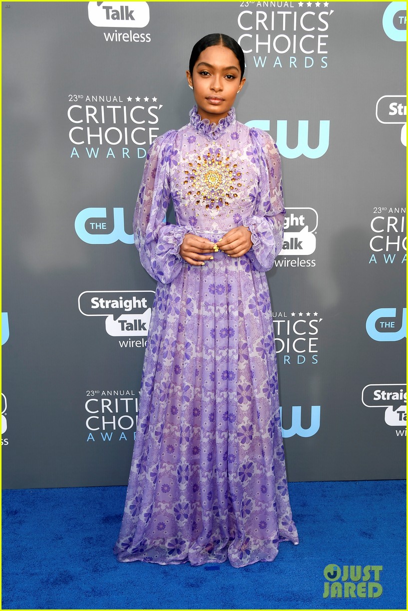 Sarah Hyland, Kiernan Shipka, & Yara Shahidi Stun at Critics' Choice ...