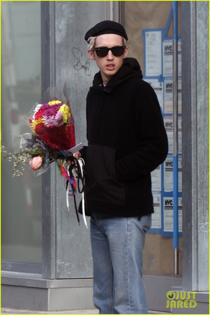 Troye Sivan & Boyfriend Jacob Bixenman Step Out in NYC: Photo 4020654 ...