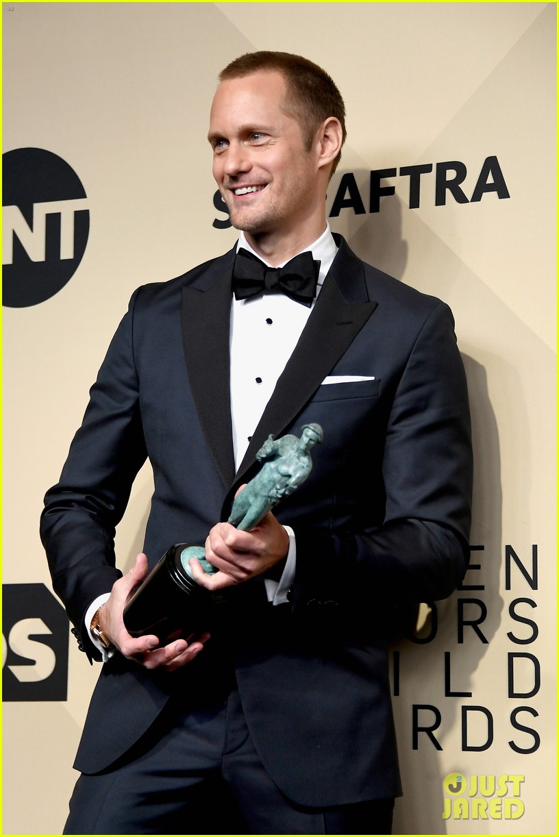 Alexander Skarsgard Roasts Himself During SAG Awards 2018 Speech (Video ...